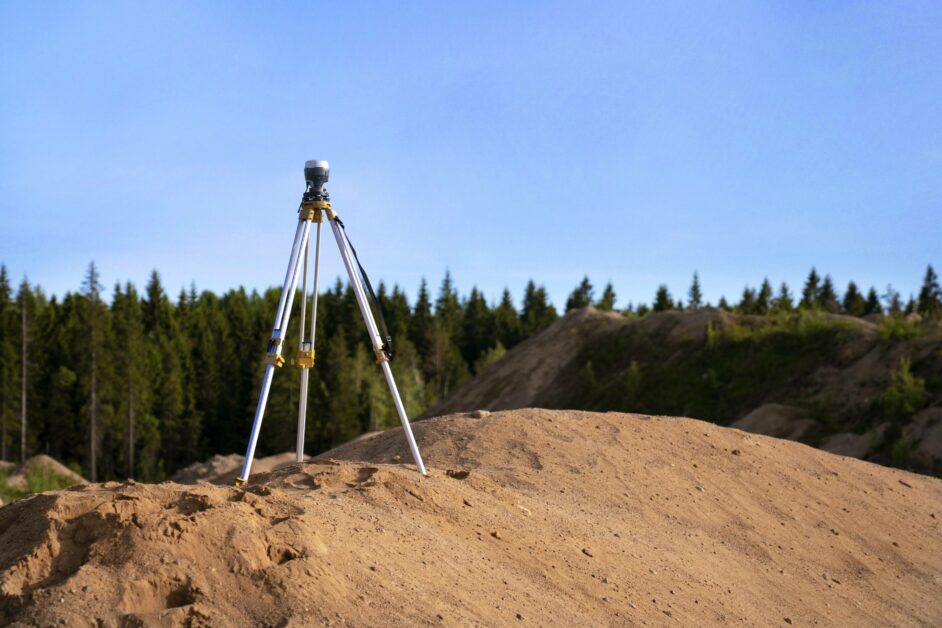 What Is a Land Survey, and How Much Does It Cost? | Houseincity.com